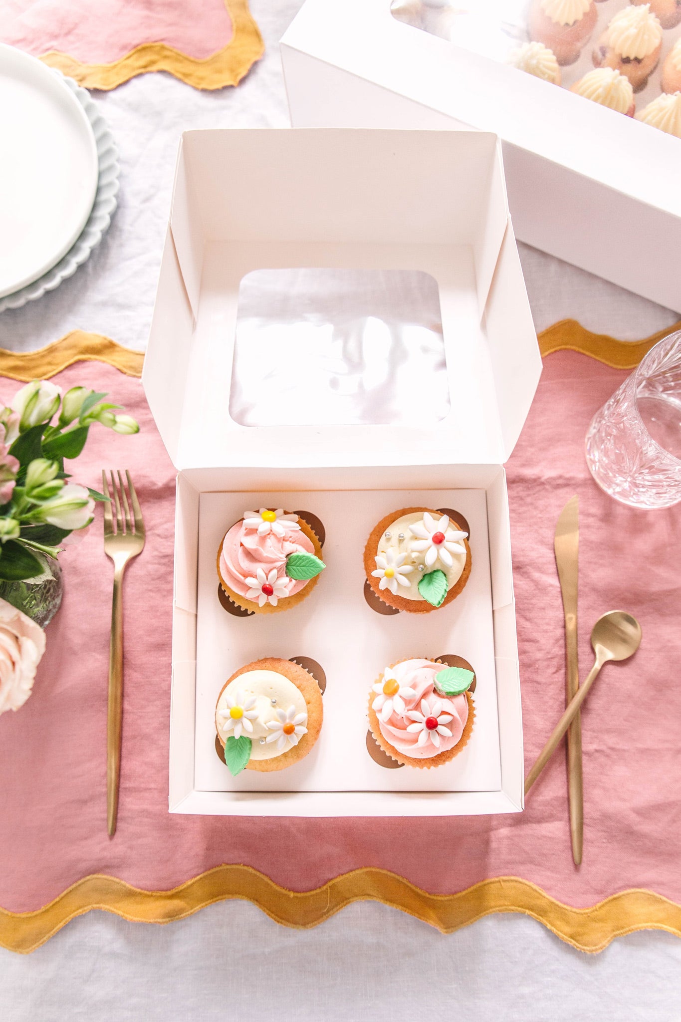 4 Cupcake Box (200 Pack) – Deliciously Boxed